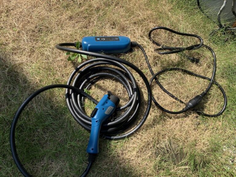 アウトランダーPHEVを自宅の100Vコンセントで充電する方法！アマゾンで購入の100Vコンセント対応の充電器を使ったみた！ - PHEV無料充電生活！